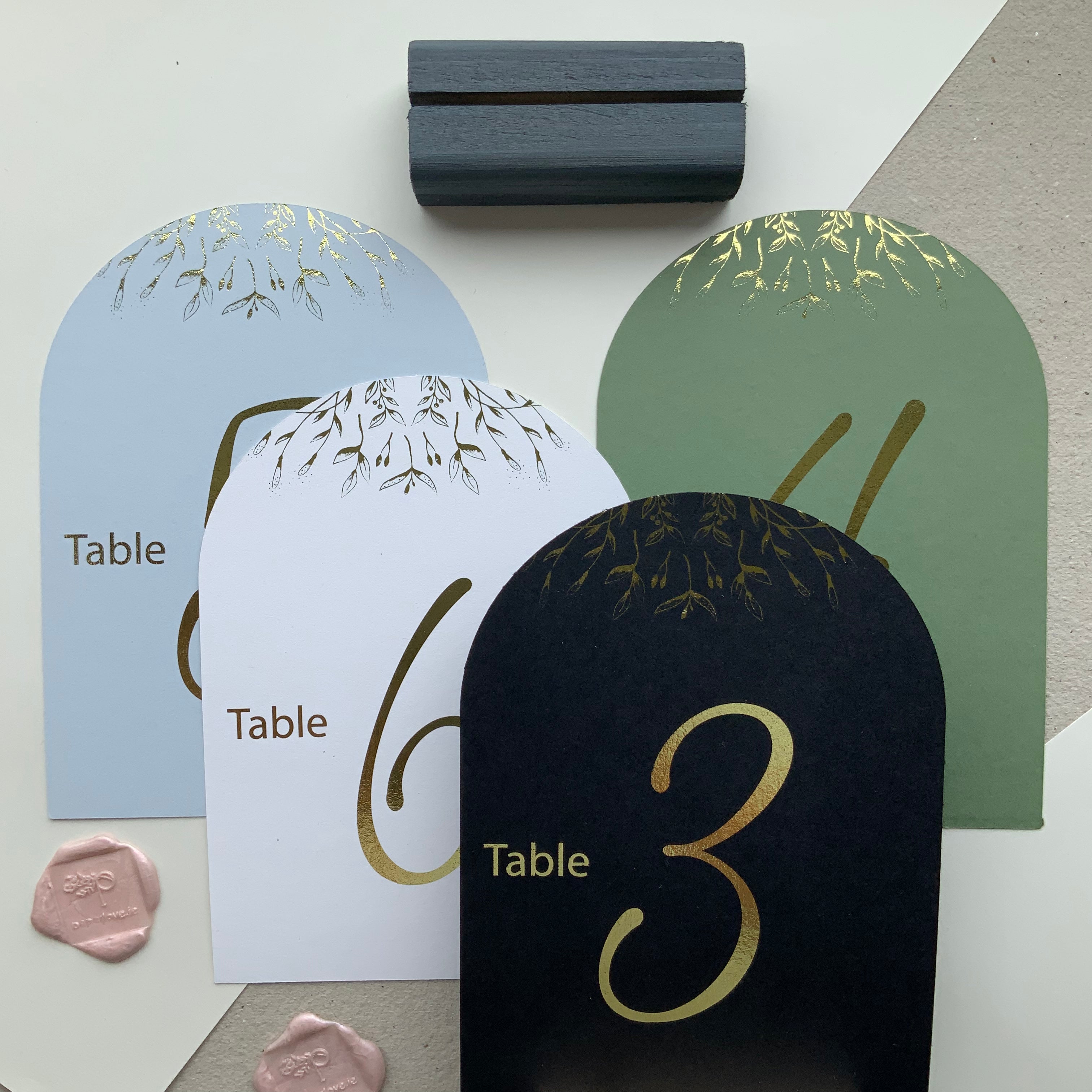 Arch gold foil table number – Paperlove